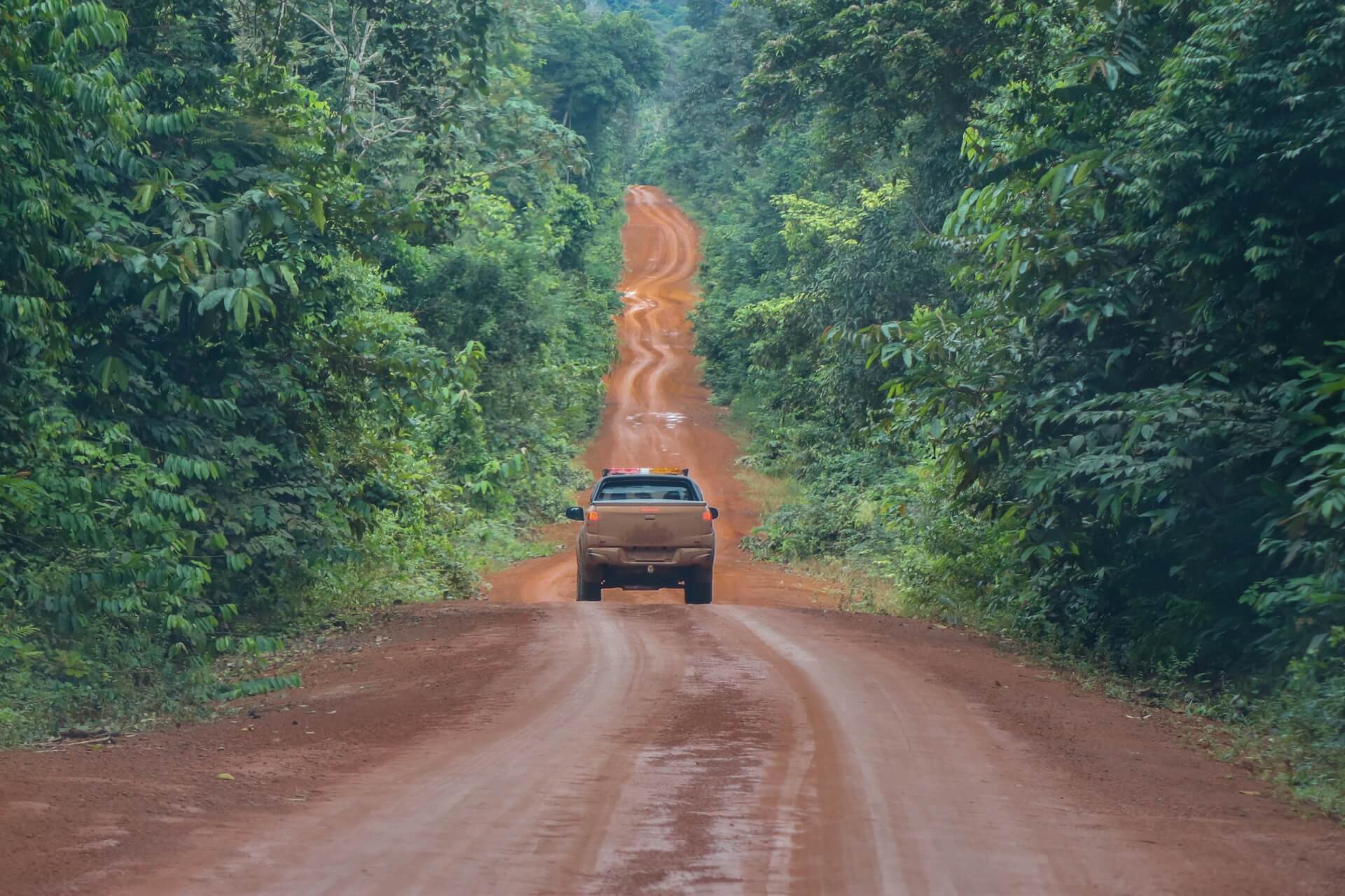 5 Dangers of Driving on Unpaved Roads - Modded
